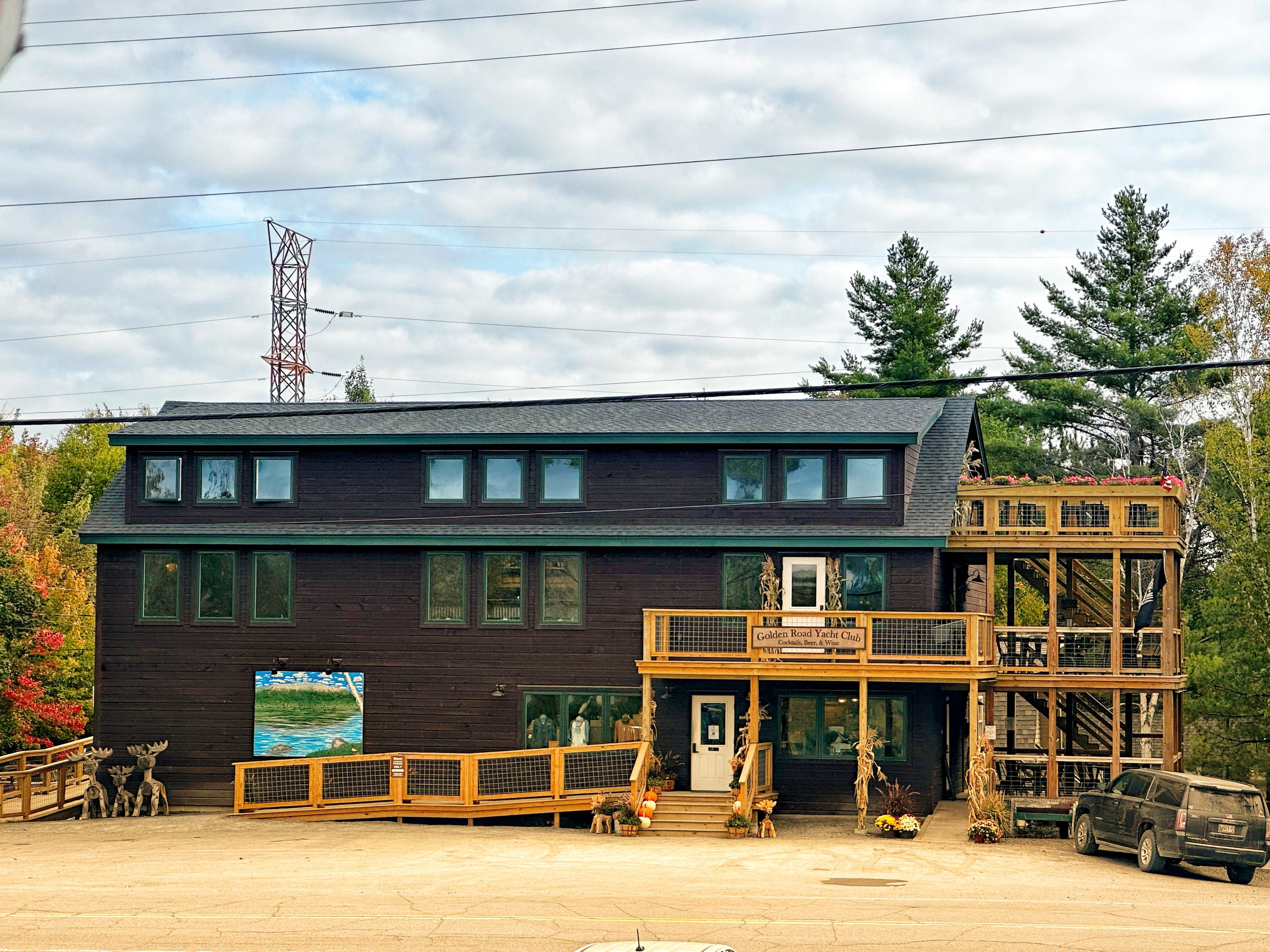 Bar/Restaurant – Golden Road Crossing